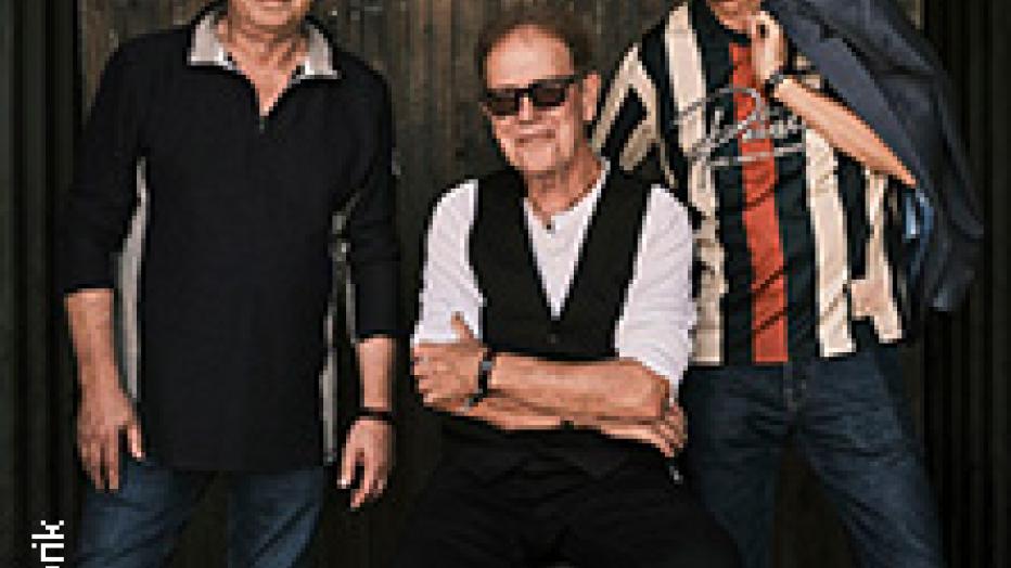 Oysterband´s John Jones, Ray Cooper & Al Scott - The Song Goes On